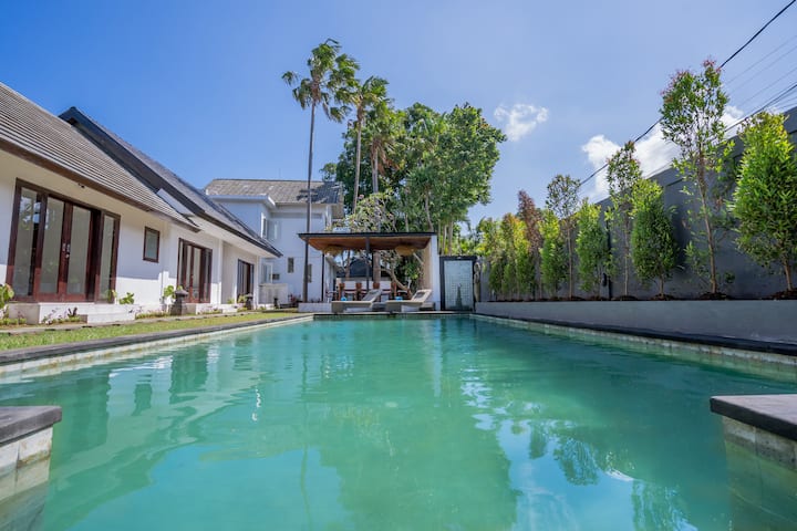 Seminyak 10bdr Beachside, Family - Australia
