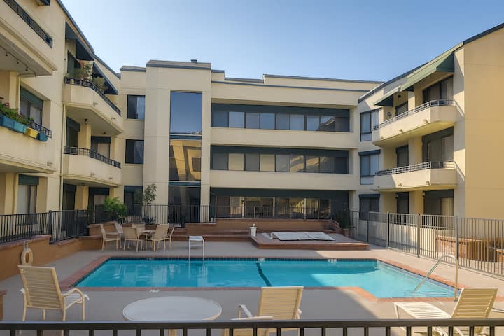 Chic Central 2br/2ba W Pool I La Fayette - Griffith Park - Los Angeles