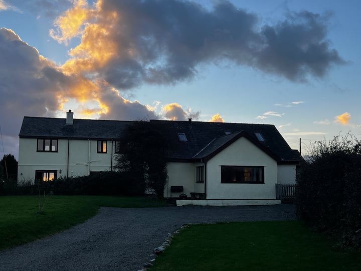 Farmhouse & Cottage, Enclosed Gardens, Ev Charger - Beaumaris