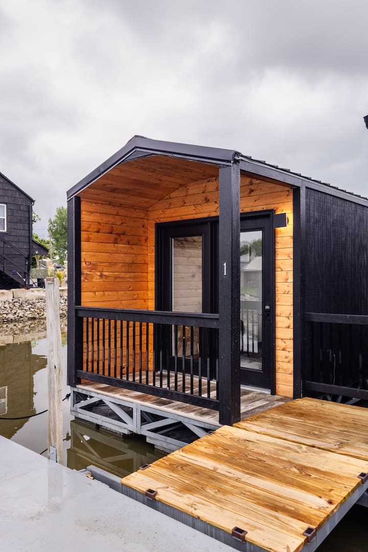 Lux Houseboat #3 At Solstay - Sandusky, OH