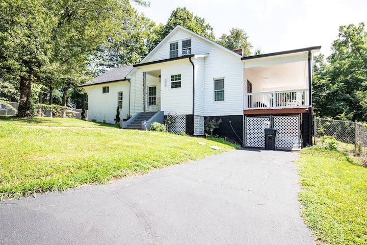 Charm Of Crestview! - Knoxville