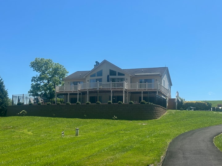 Lakefront Suite: 2 Bedrooms + Great Room - Lake Anna, VA
