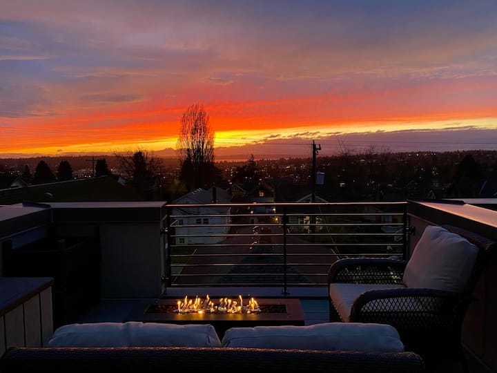 Modern Rooftop Retreat Perched On Phinney Ridge. - Kenmore, WA