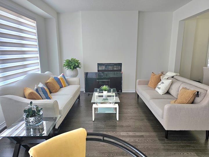 Quiet & Comfy Place To Stay / 4 Bedroom - Wasaga Beach