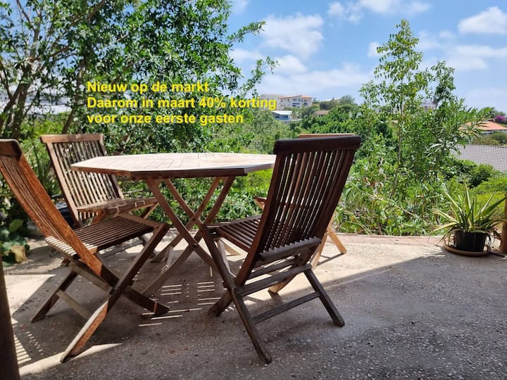 Nieuw: Ruim Familieappartement Met Grote Tuin - Curaçao
