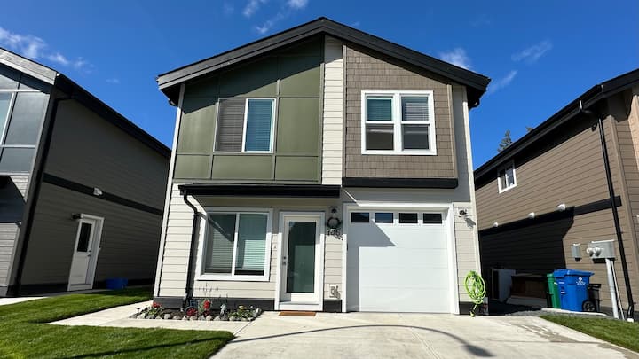 Cozy Private Guest Suite - North Saanich