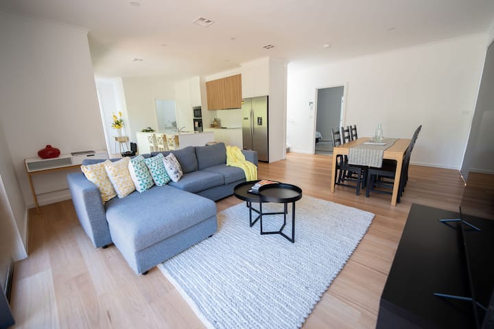 Four Bedrooms With Park Veiw - Canberra