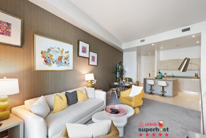 Luxury Designed Oceanfront Condo With Rooftop Pool - Hollywood, FL