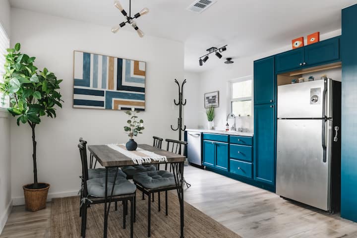 Cozy Home In East Austin - Austin, TX