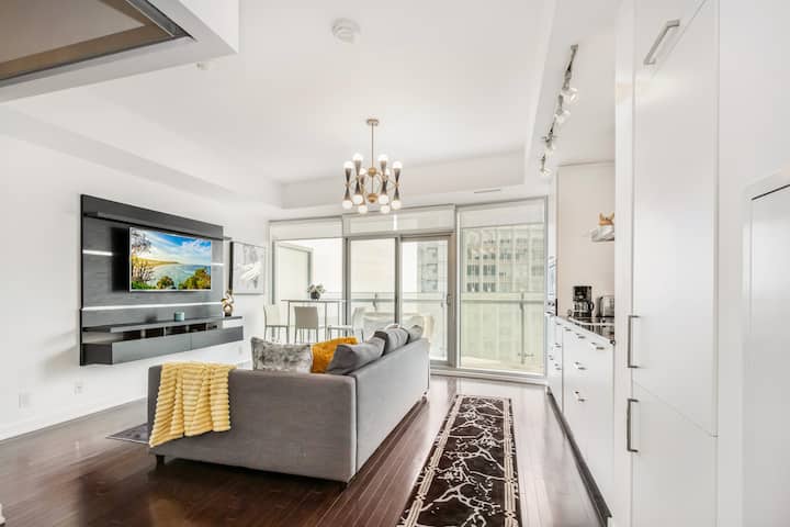 Breathtaking View With Free Parking - Toronto