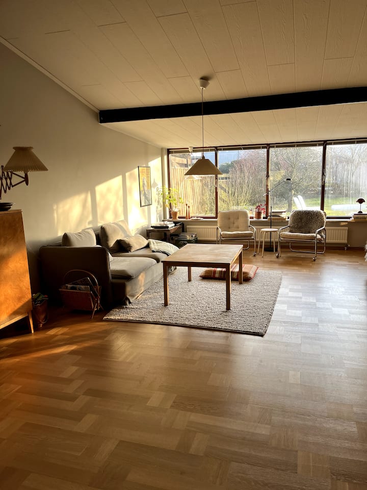 Charmigt Radhus I Nya Bellevue - Malmö