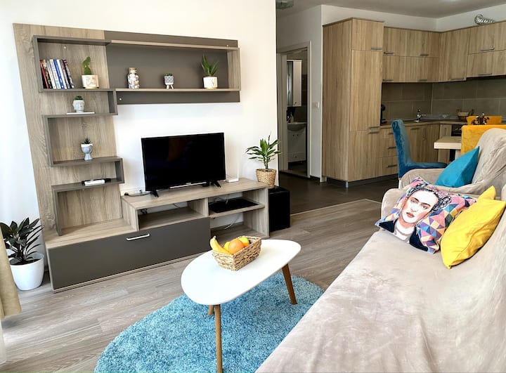 Urban Station Retreat In Central Skopje - Skopje