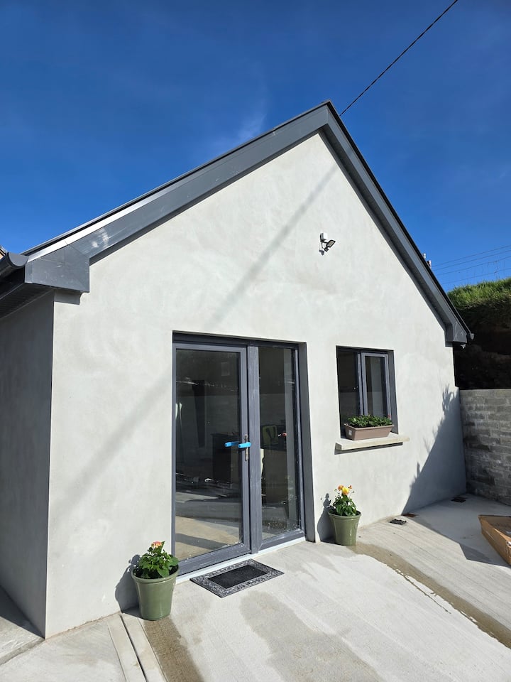 Burnham Hideaway

Newly Built 1 Bed Apartment - Dingle