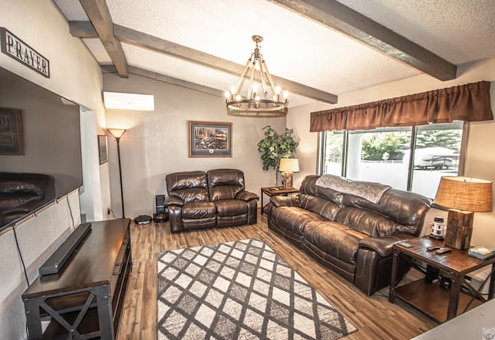Family Friendly Montana Dream With Hot Tub - Kalispell, MT