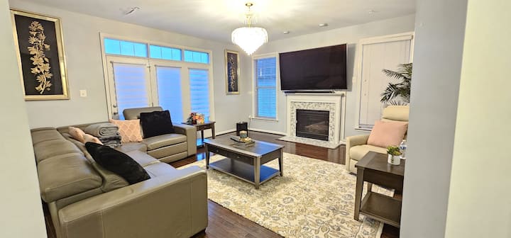 Luxury 4 Bedroom Home At Woodmore - Largo, MD