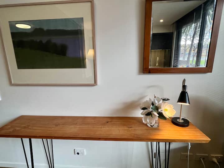 Peaceful Boutique Apartment In Unbeatable Location - Carlton