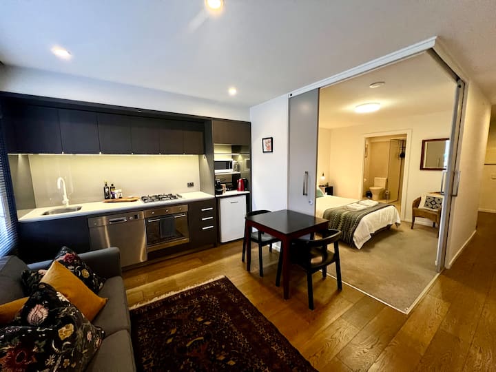 Peaceful Boutique Apartment In Unbeatable Location - Melbourne