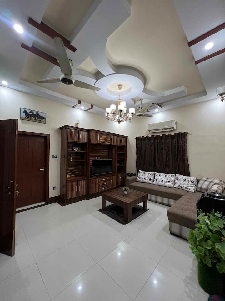 Portion/rooms Near Expo Centre & Agha Khan Karachi - Karachi