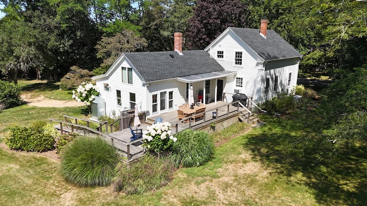 Newly Renovated West Tisbury Retreat - Chilmark, MA