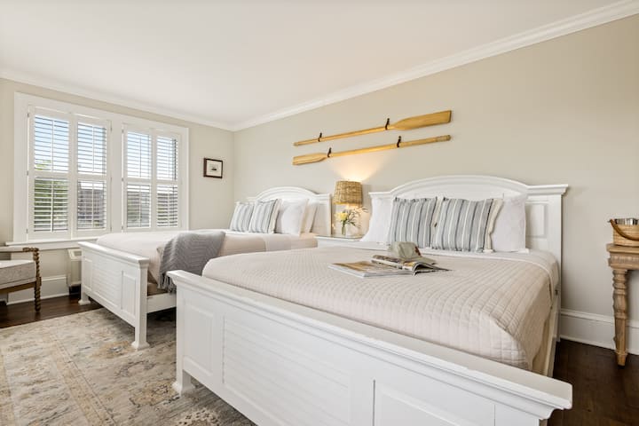 Tranquil House Inn - Standard Two Queen Room - Manteo, NC