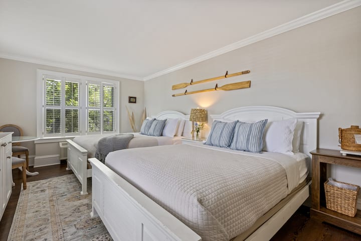 Tranquil House Inn - Premium Two Queen Room - Manteo, NC