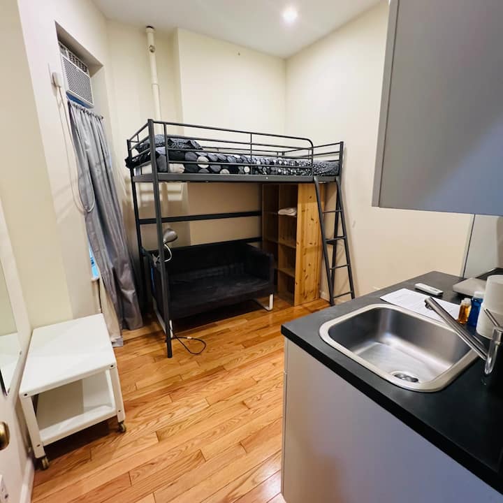 Tiny Shared Bath Private Studio Times Square #511 - Edgewater, NJ