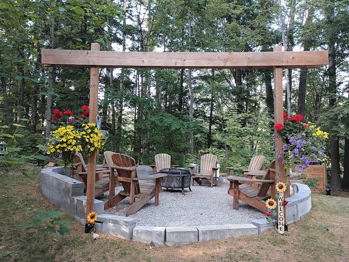 Waterfront Cottage-king Bed, Hot Tub, Theatre, Gym - Kawartha Lakes