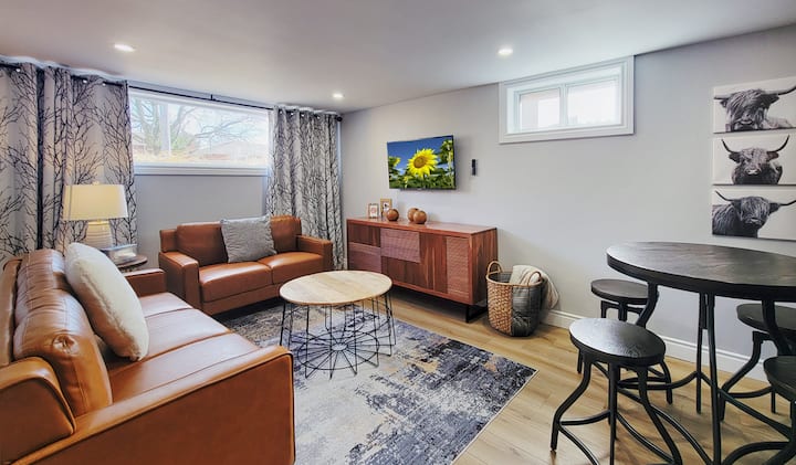 Awb ~ 2 Bdrm  Dog Friendly Apt - Kitchener