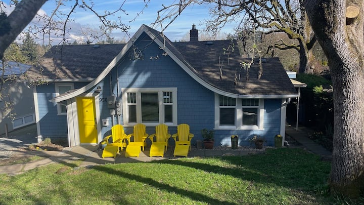 Charming Cottage - Victoria