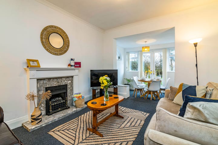 University View - Free Parking - Sleeps 8 -No Fees - Nottingham