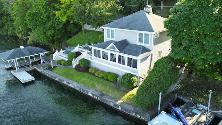 Steal Away On The Lake, Boat Available For Rent - Canandaigua, NY
