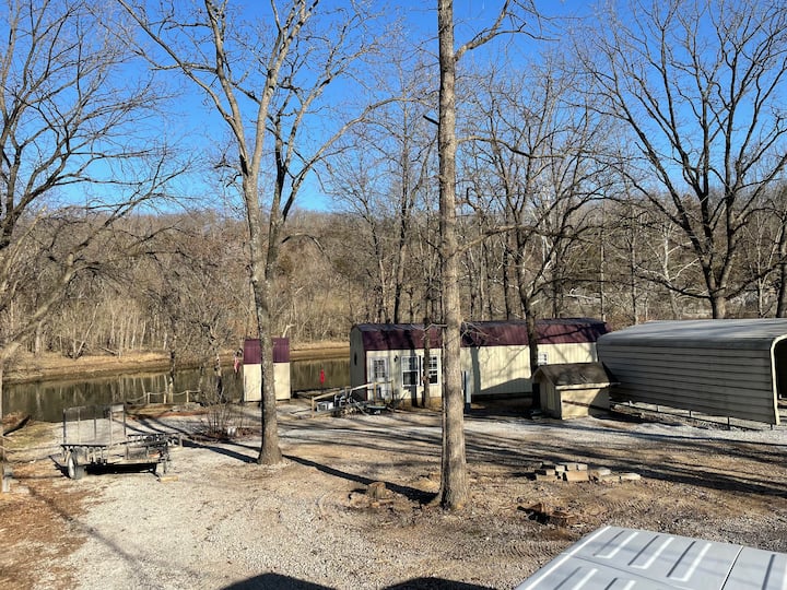 Lakefront Cabin Retreat - Missouri