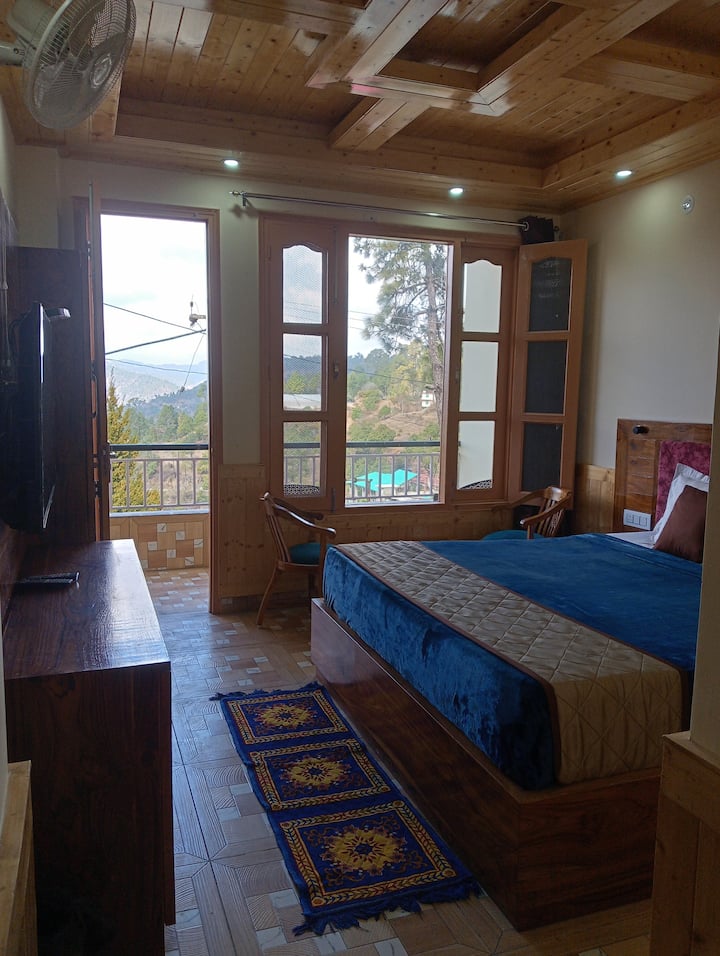 Chail Getaway | Cozy Room & Dining Hotspots - Chail