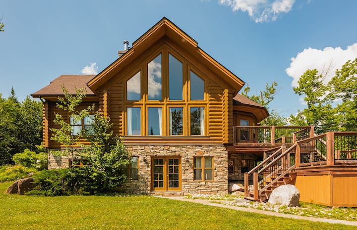 Fiddler Lake Resort: Luxury Chalet + Hot Tub - Saint-Sauveur
