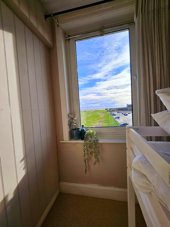Seaview 2 Bedroom Apartment - East Beach