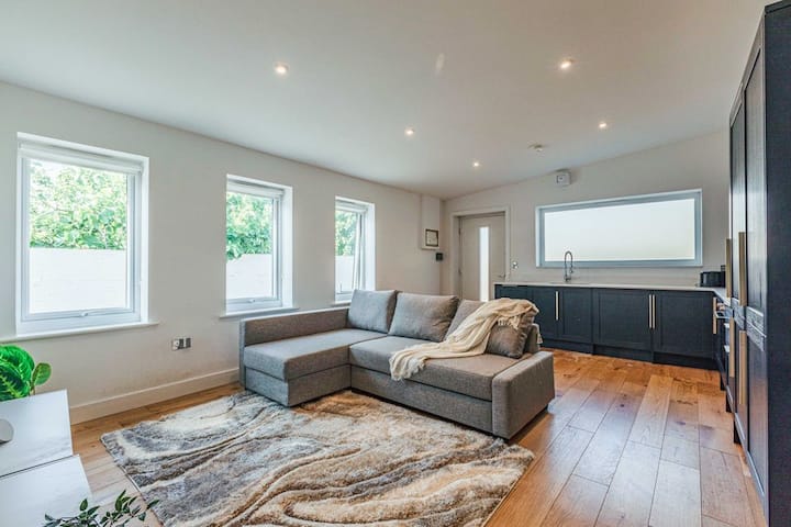 Modern 2 Bed Reading House - City Centre - Reading