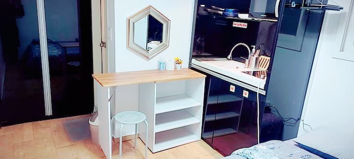 [103]hongdae Stn 5min/private Bathroom/반지하 - Seoul