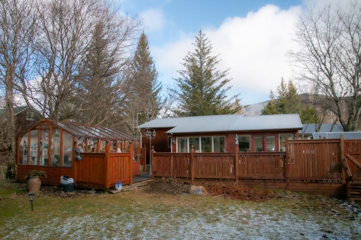 Cosy House With A Large Garden - Selfoss