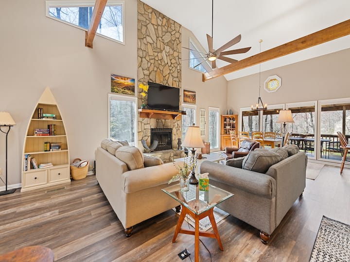 Creekside Bliss/hot Tub/rushing Creek/fire Pit - Maggie Valley, NC