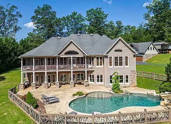 Luxury Stay W/ Sauna – 2 Min To Orchards & Town - Blue Ridge, GA