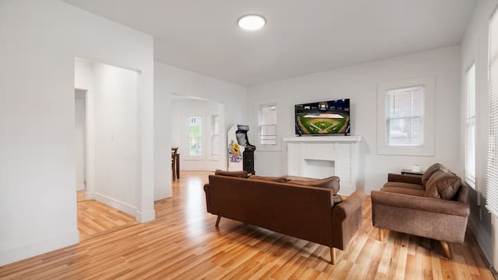 Walk To Niagara Falls! Newly Renovated 4 Bedrooms - Niagara Falls