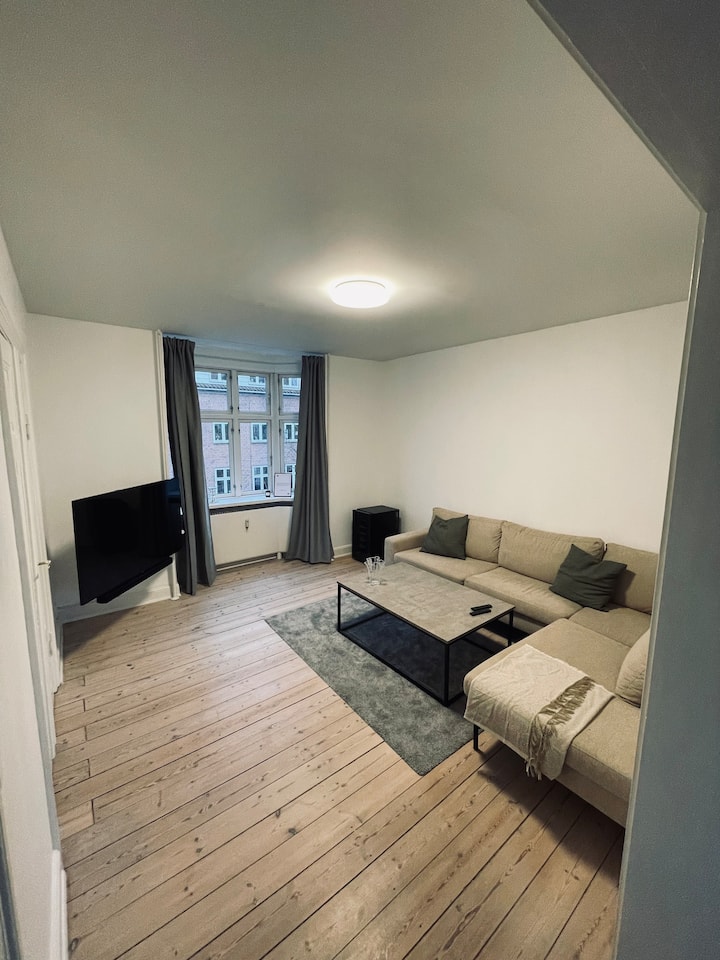 Lys Nyinstandsat Lejlighed I Det Hyggelige Skibhus - Odense