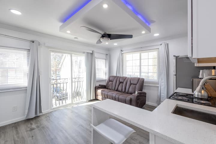 The Onyx Apex - Modern. Stylish. Yours. - Indianapolis, IN