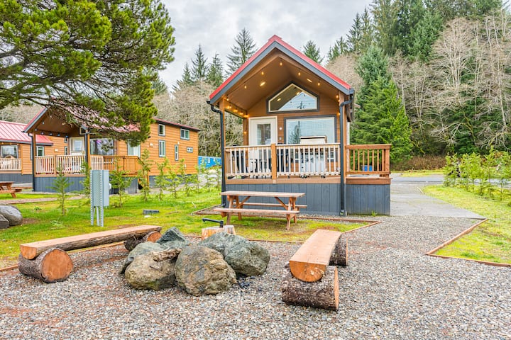 Rainforest Tiny Home Retreat #29 Rustic Modern - Forks, WA