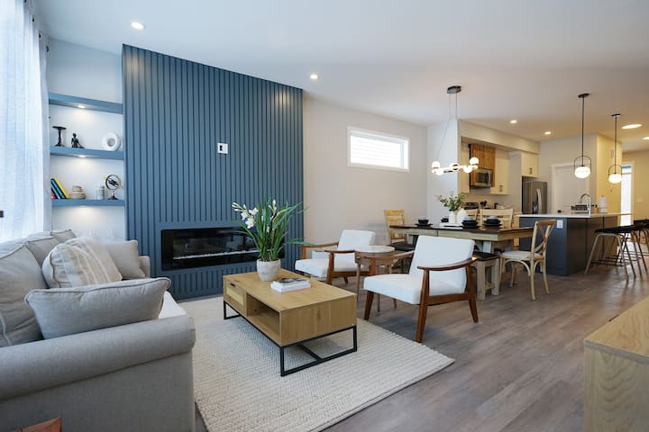 3 Beds Entire House Near Wem  | Atached Garag - Edmonton, Canada