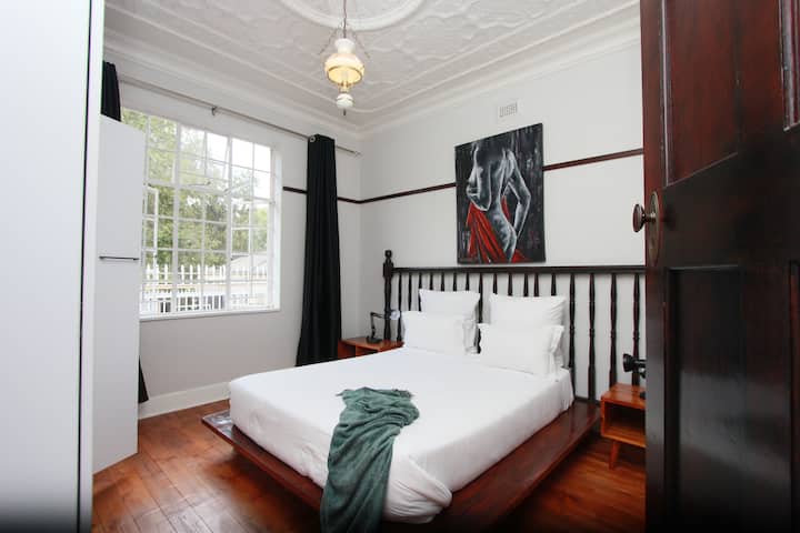 Sunny Melville Home With A Fireplace - Johannesburg