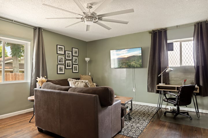 King Bed Suite, Private Drive, Dog-friendly - Mentone, CA