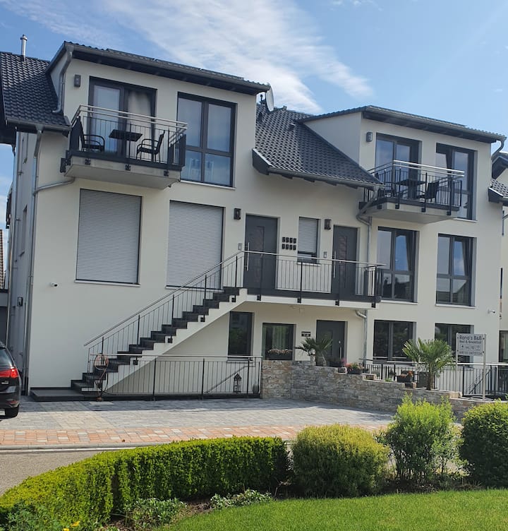 Dreibettzimmer Mit Balkon - ルスト