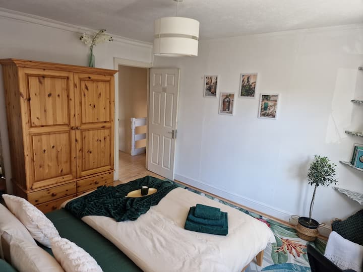 Leyton Casa King Size  Bed - Greenwich