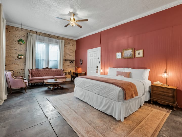 Carriage House Room 3 - Behind Az's Oldest Hotel! - Williams, AZ